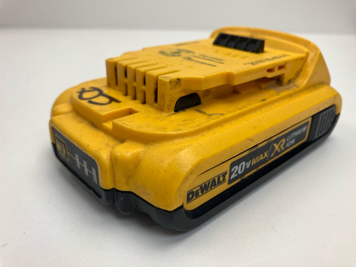 DEWALT DCB203 20V 2AH - BATTERY Acceptable | Pawn 1 | Spokane | WA