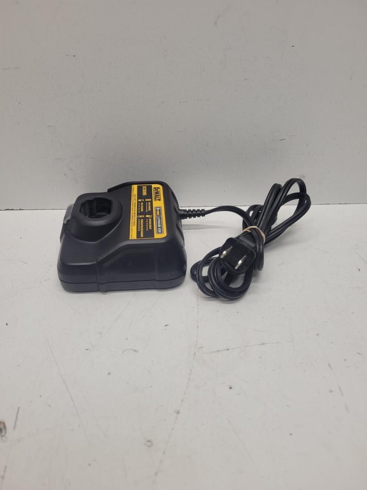 DEWALT DCB095 BATTERY CHARGER,, GOOD CONDITION, TESTED AND WORKS Good ...