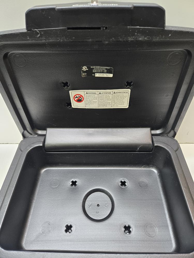 SENTRY SAFE SENTRYSAFE 1100 FIREPROOF BOX WITH KEY LOCK Very Good ...