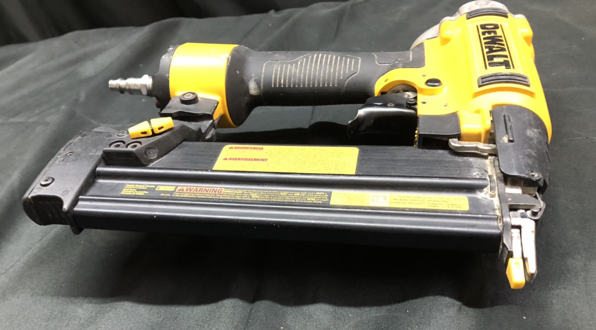 DEWALT DWFP12233 18G Brad Nailer Pneumatic Yellow/Black Very Good ...