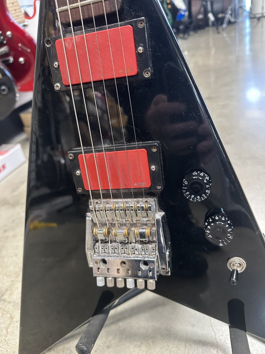 WASHBURN VINTAGE RR GUITAR WITH CASE COND Acceptable | Pawn 1 | Spokane ...