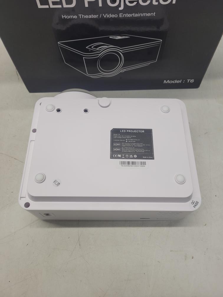 TOPVISION PROJECTOR T6 IOB, COMPLETE, OPEN BOX, LIGHT TO NO USE. Like ...