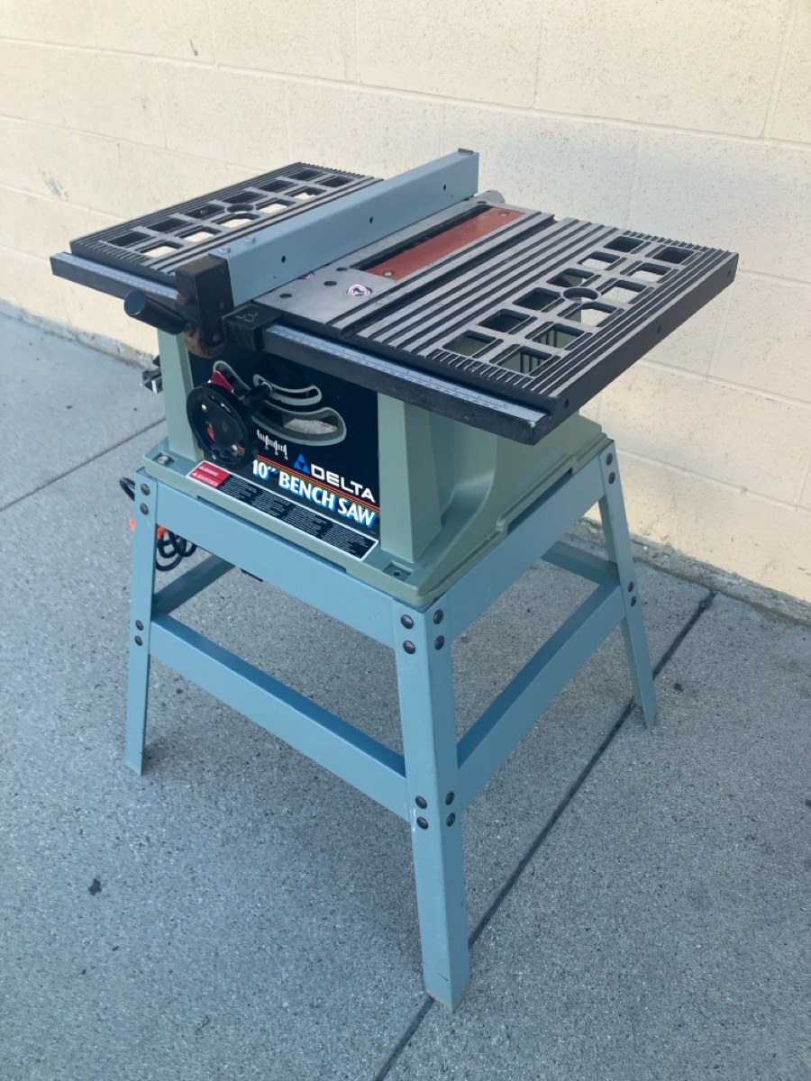 DELTA 10" BENCH SAW WITH STAND Good | Pawn 1 | Spokane | WA