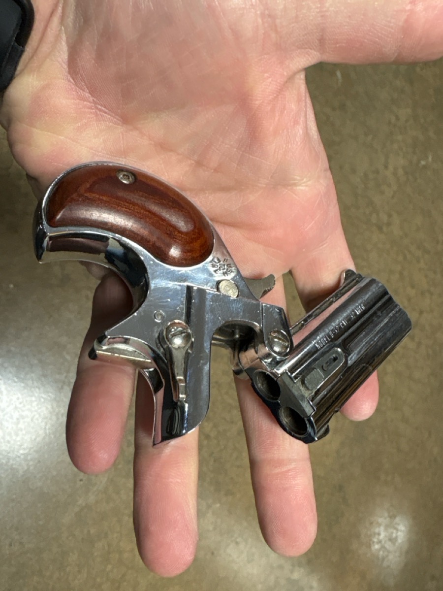 Davis Industries D-32 32acp 2.25" 2-Shot Derringer - Chrome Finish Good ...